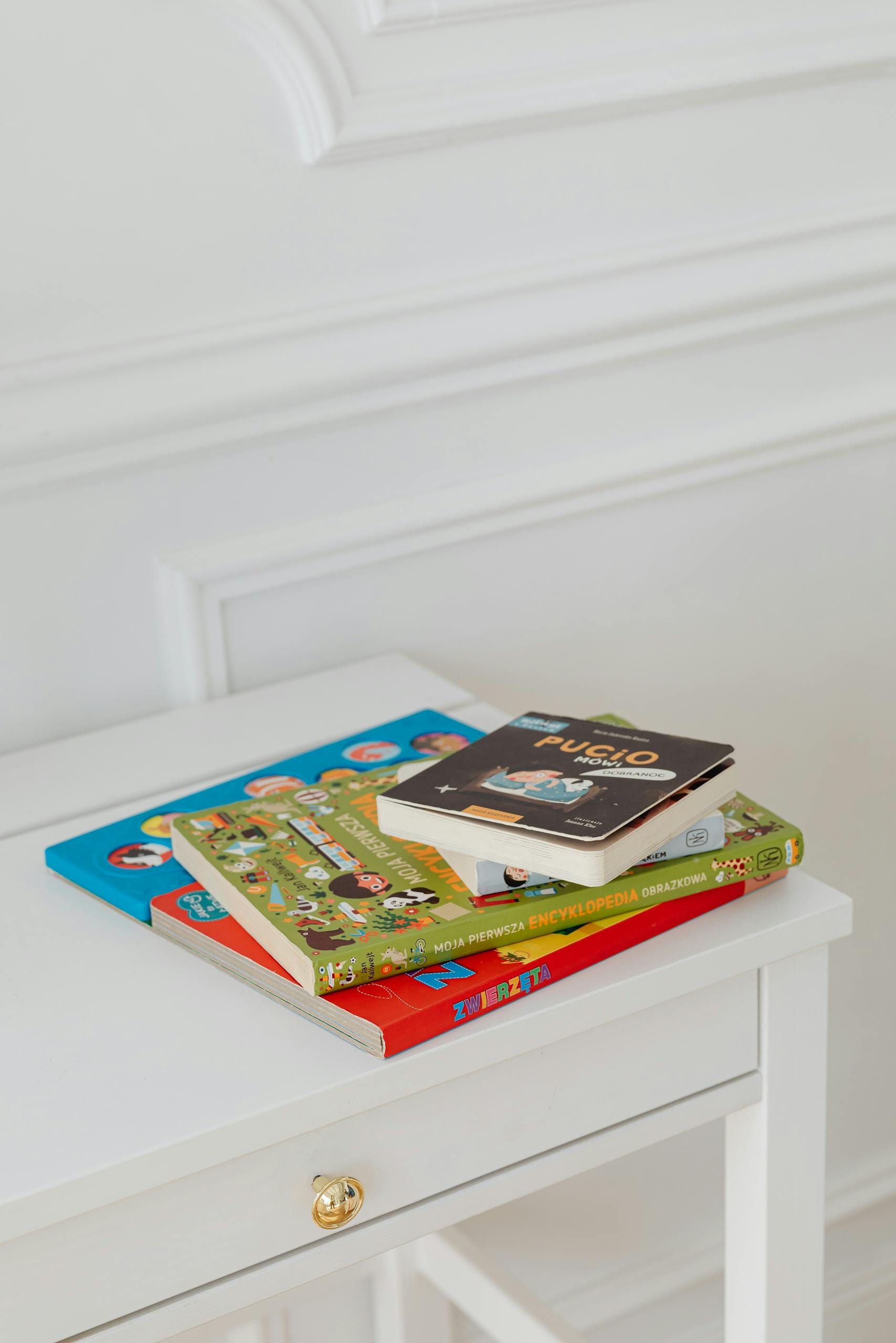 10 Clever Ways of Storing Kids Books (Book Organizing Ideas)